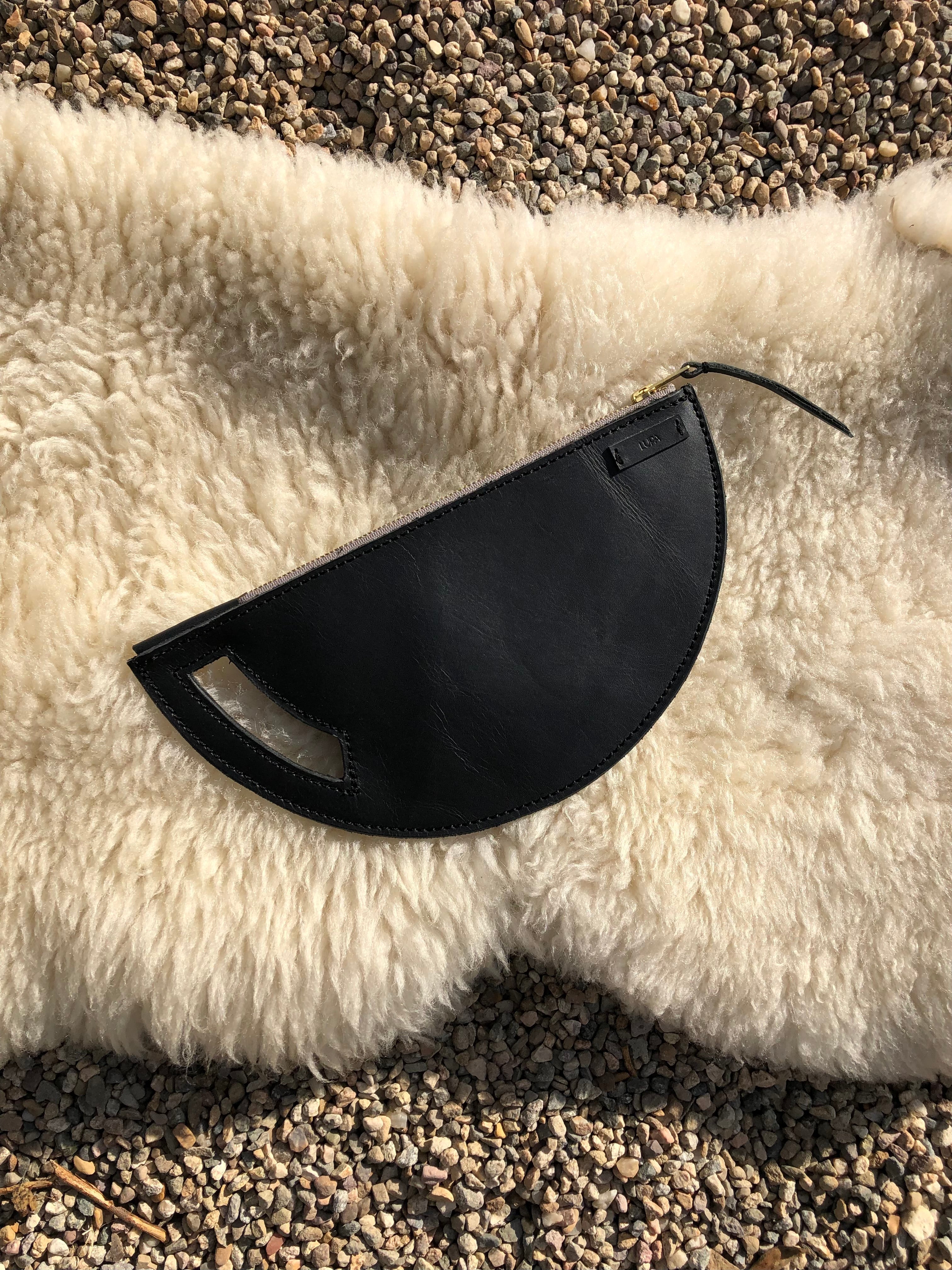 Irving mini half circle clutch – LUPA